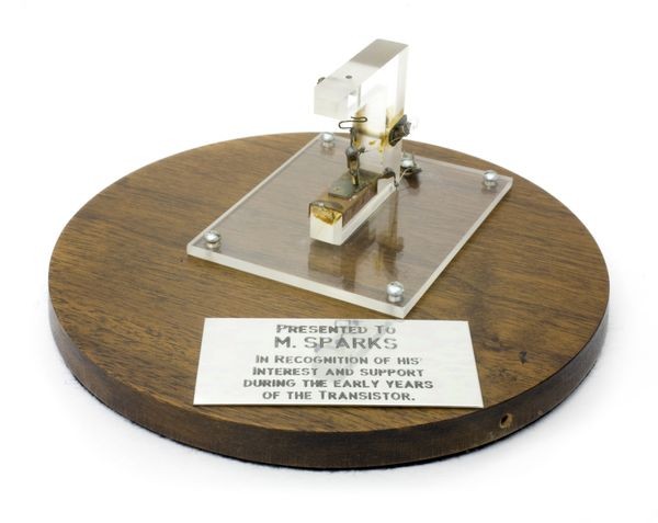 Replica of original point-contact device - CHM Revolution